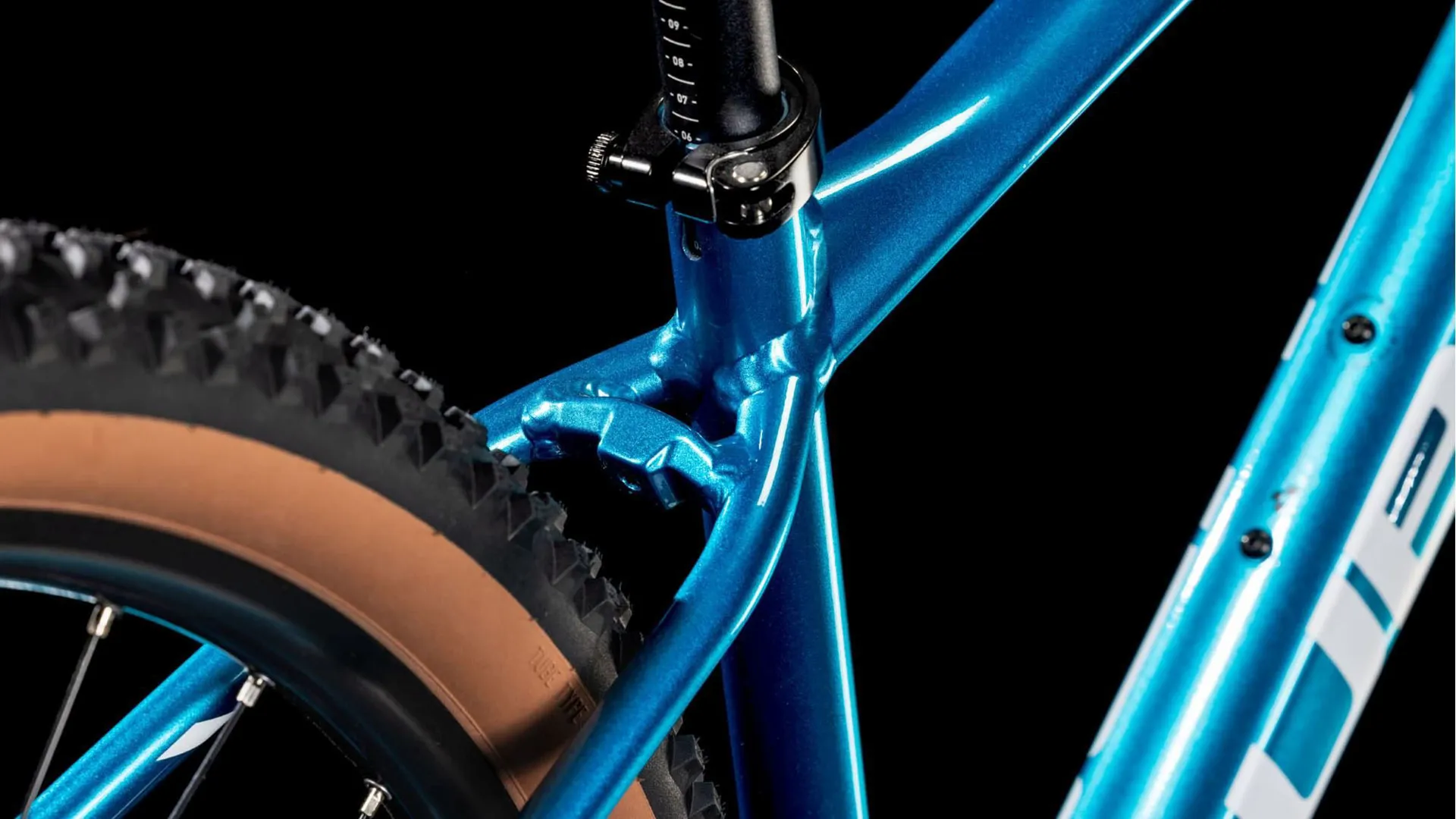 Cube Attention Pro Mountain Bike in Metallicteal and White