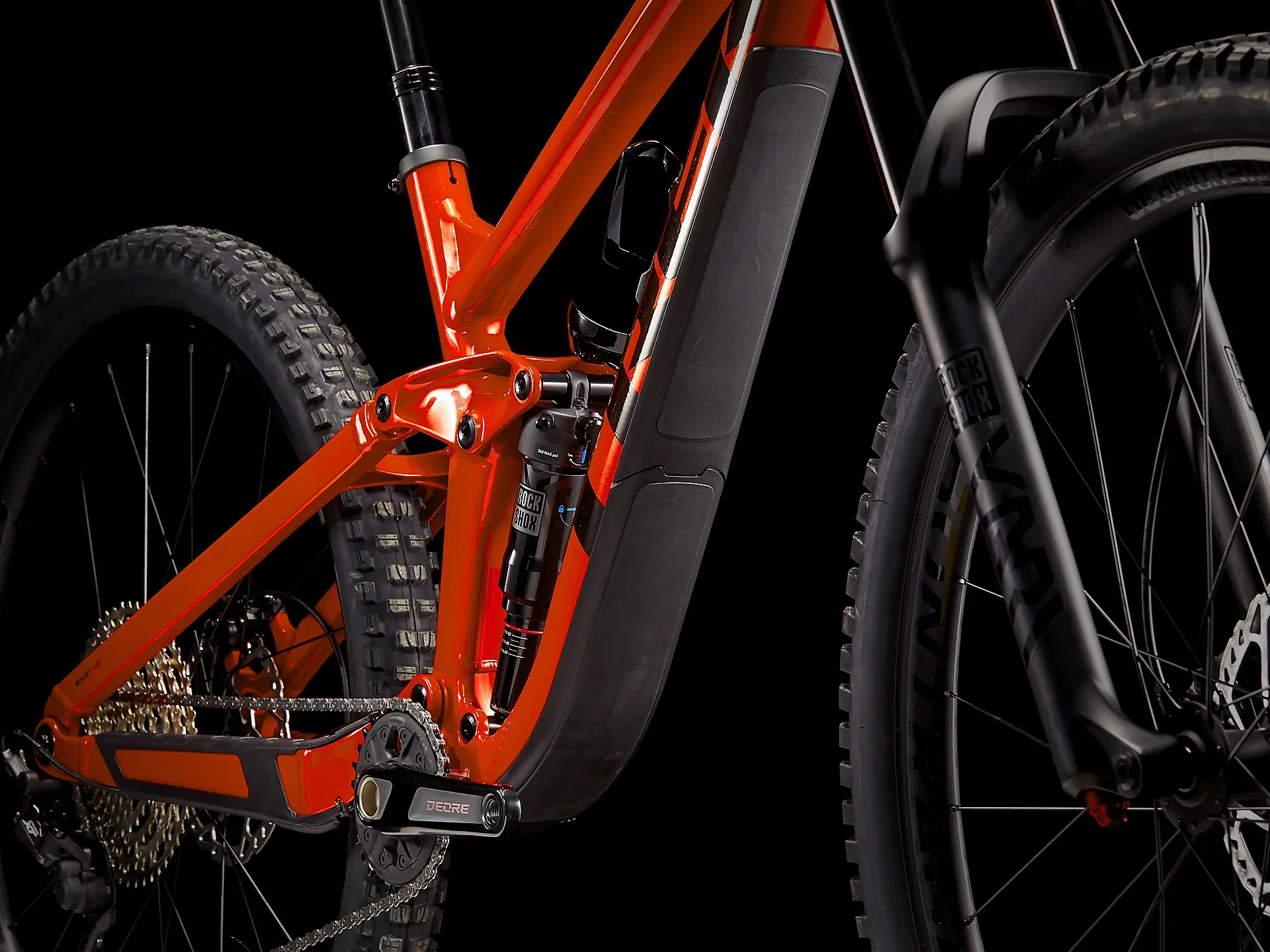 TREK Slash 7 Full Suspension Mountain Bike in Lava Red