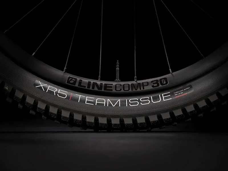 TREK Slash 7 Full Suspension Mountain Bike in Lava Red