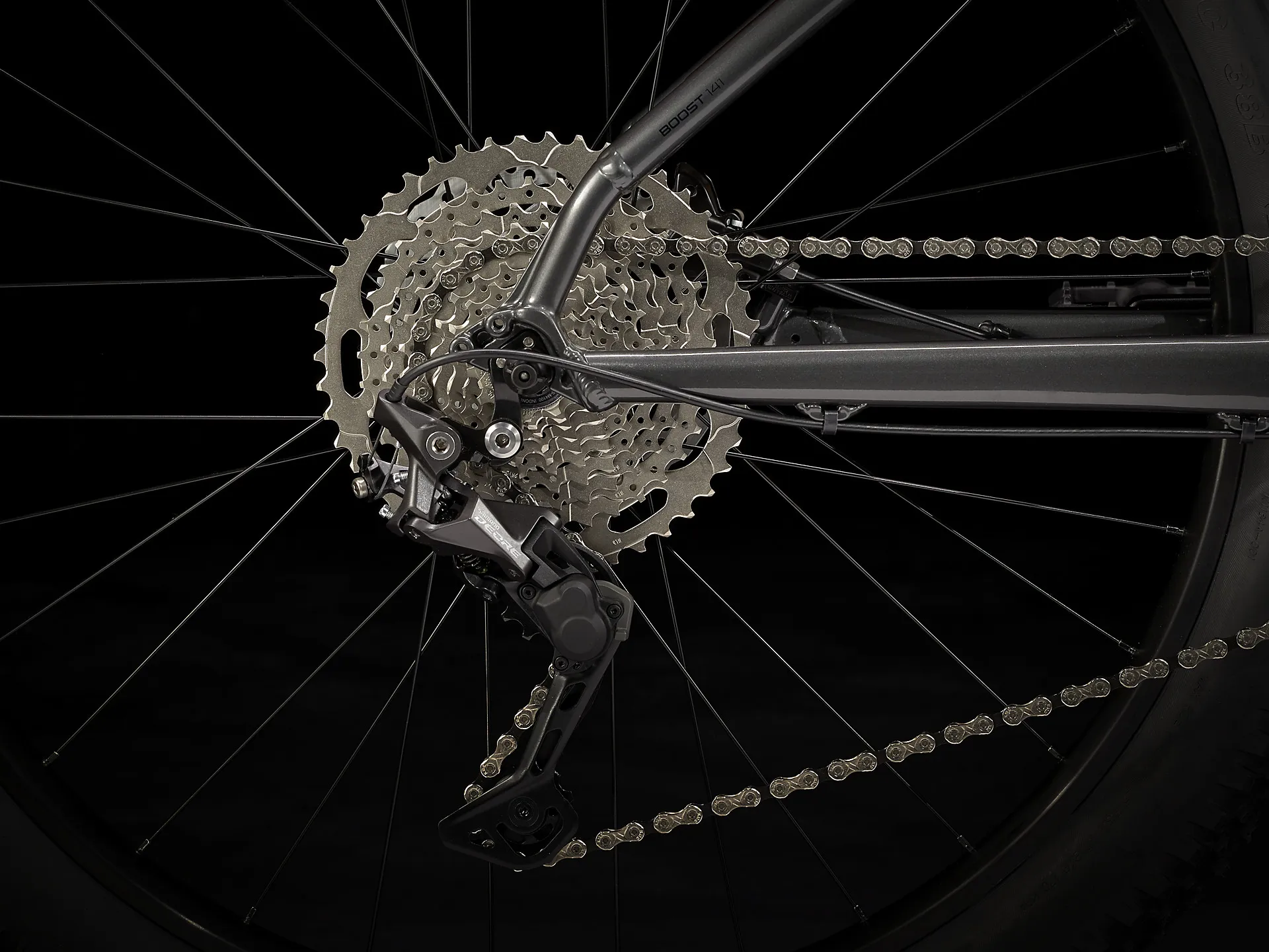 TREK Roscoe 6 Hardtail Mountain Bike in Grey and Cobra Blood