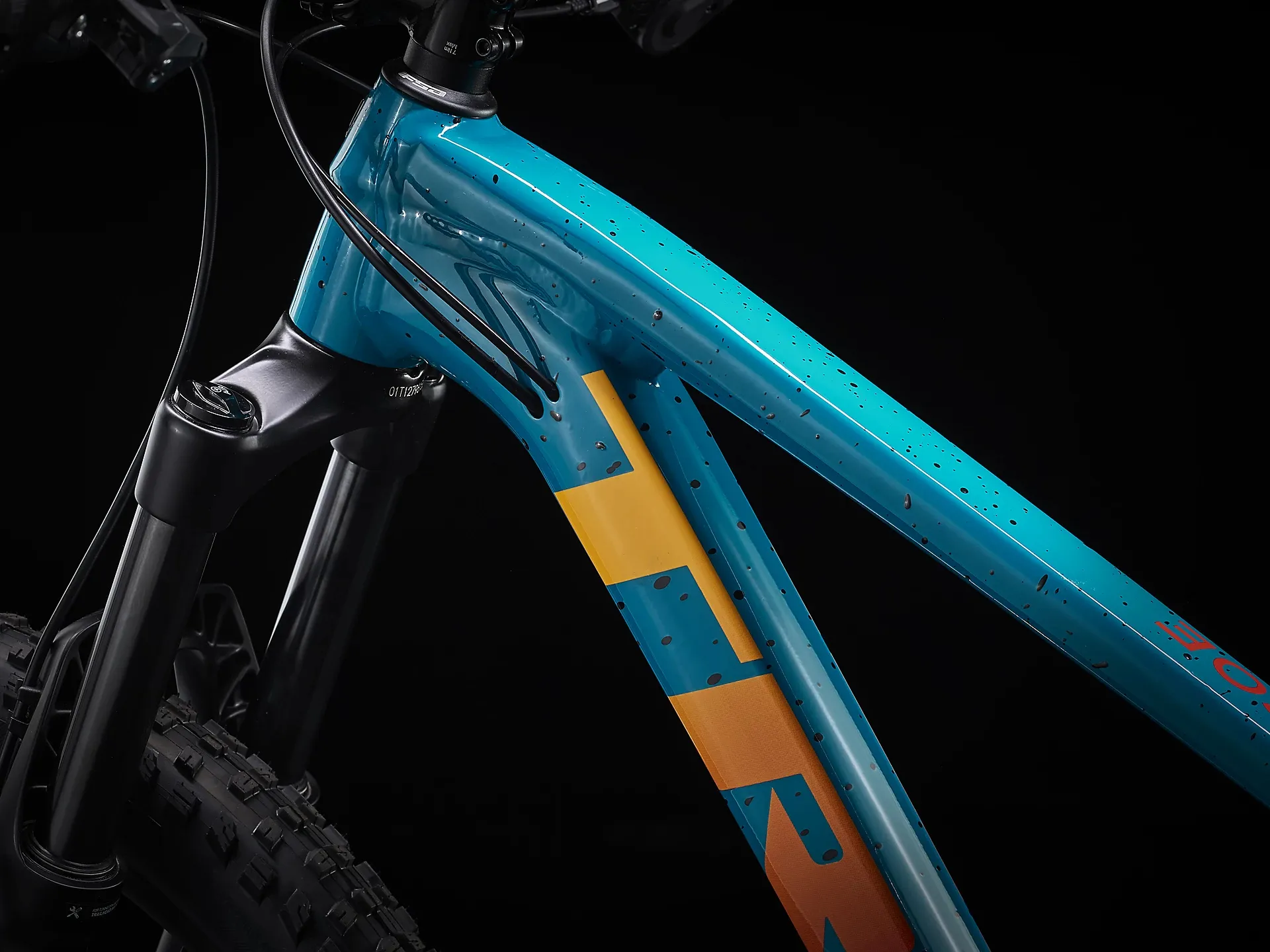 TREK Roscoe 7 Hardtail Mountain Bike in Teal and Trek Black