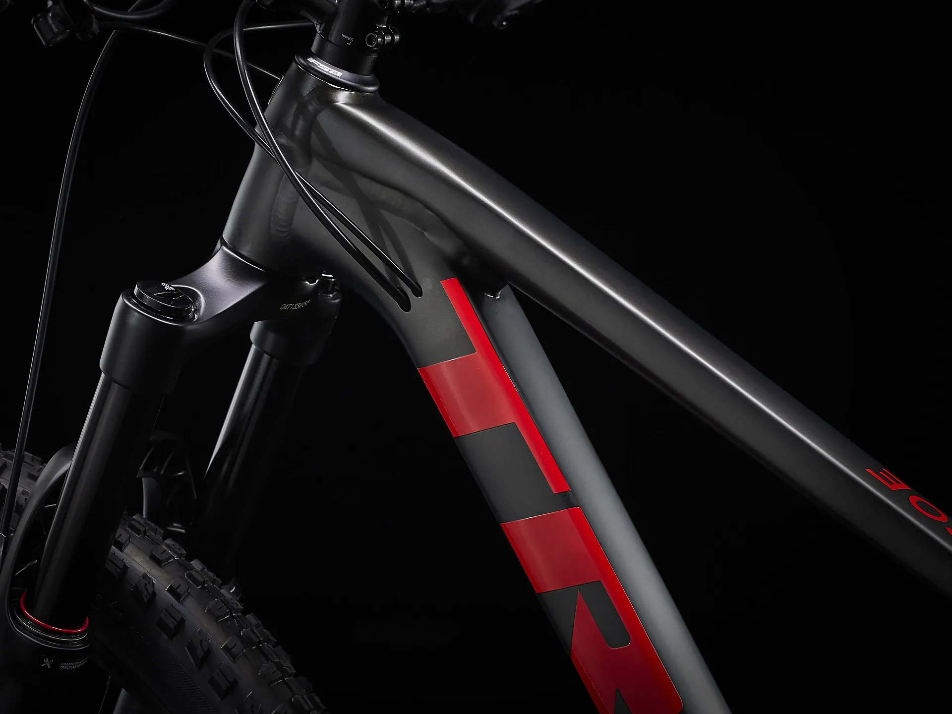 TREK Roscoe 8 Hardtail Mountain Bike in Matte Black Olive