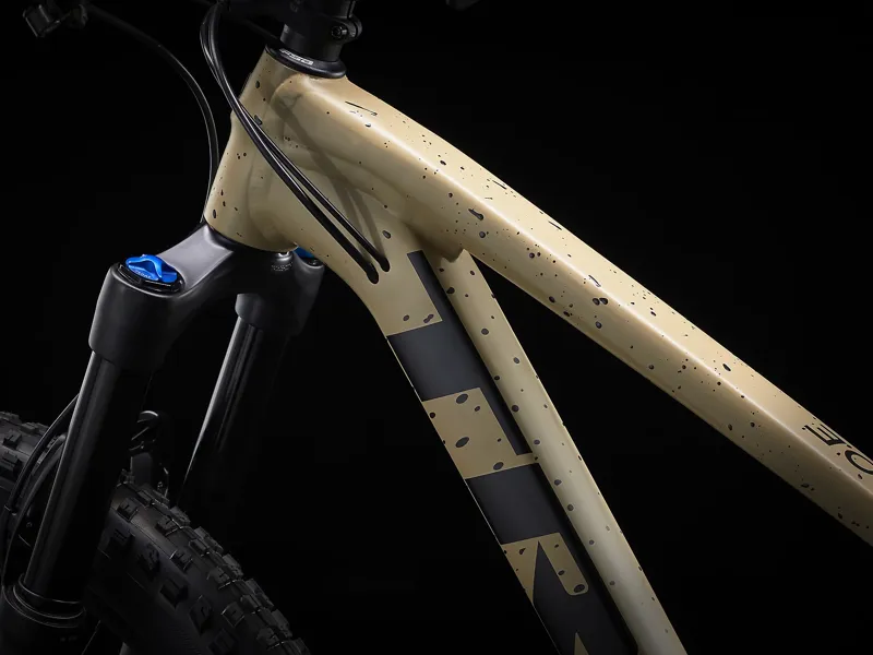 TREK Roscoe 9 Mountain Bike in Matte Quicksand