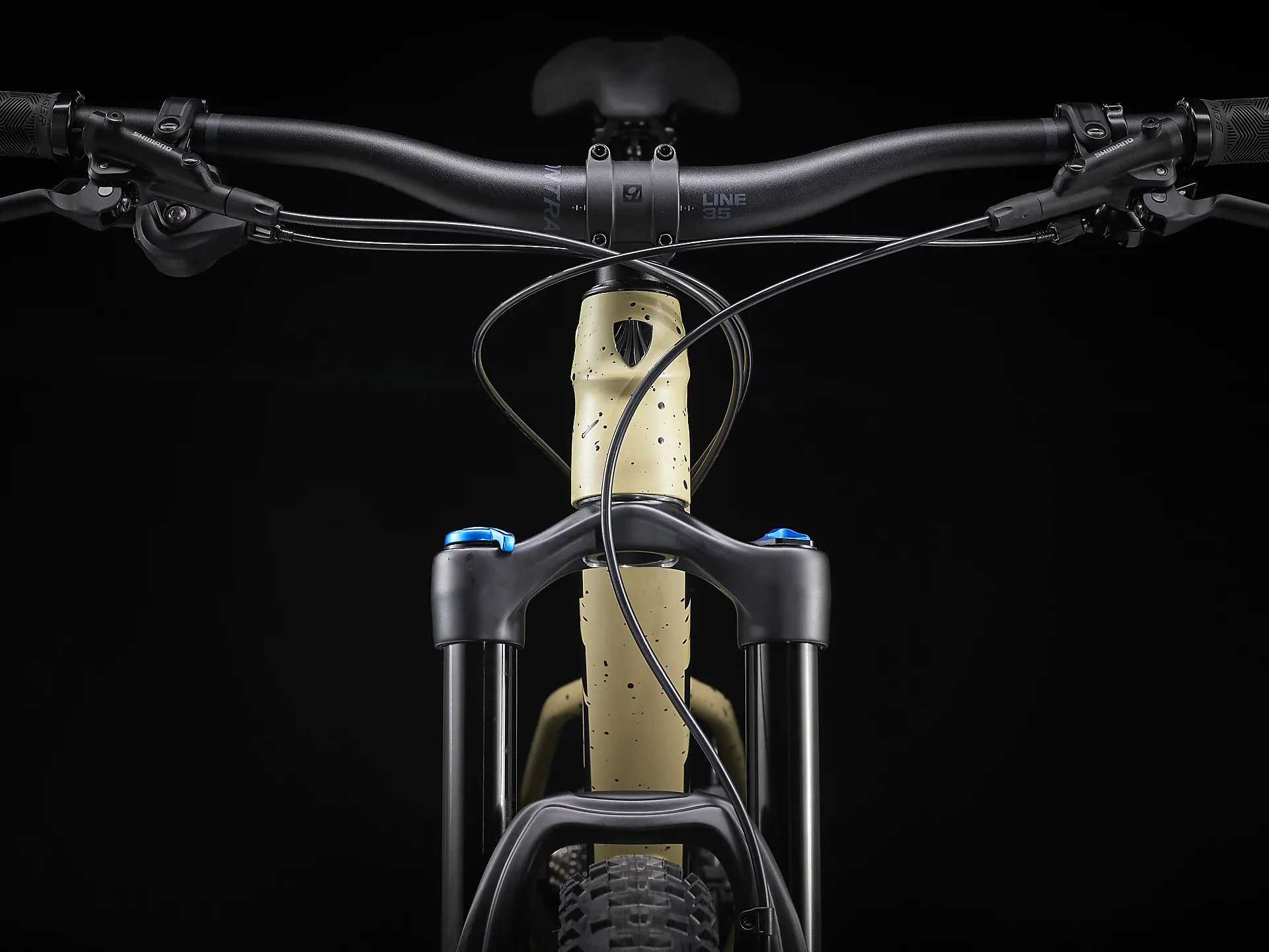 TREK Roscoe 9 Hardtail Mountain Bike in Matte Quicksand