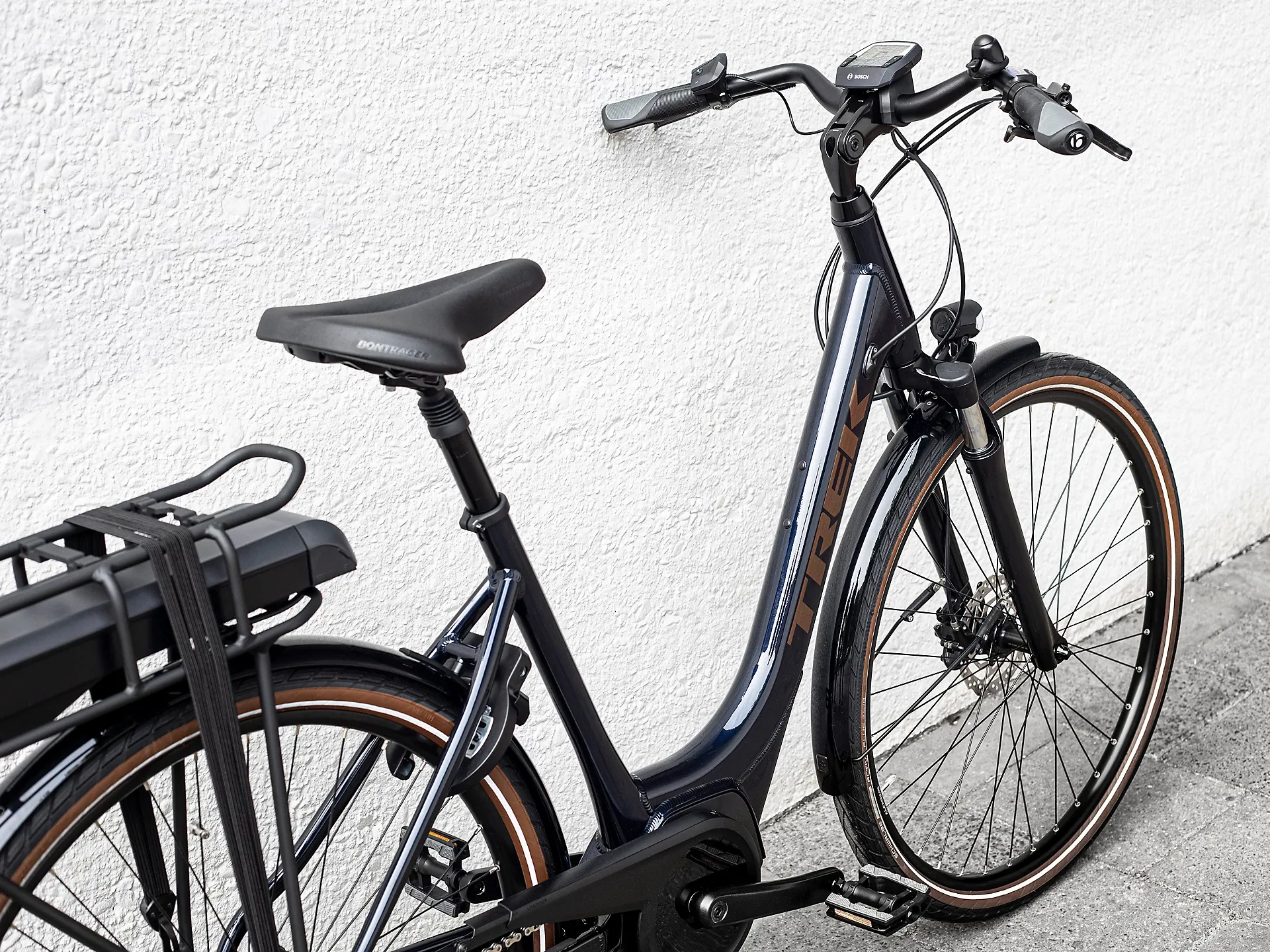 TREK Verve+ 2 Lowstep 500Wh Electric Hybrid Bike in Deep Dark Blue