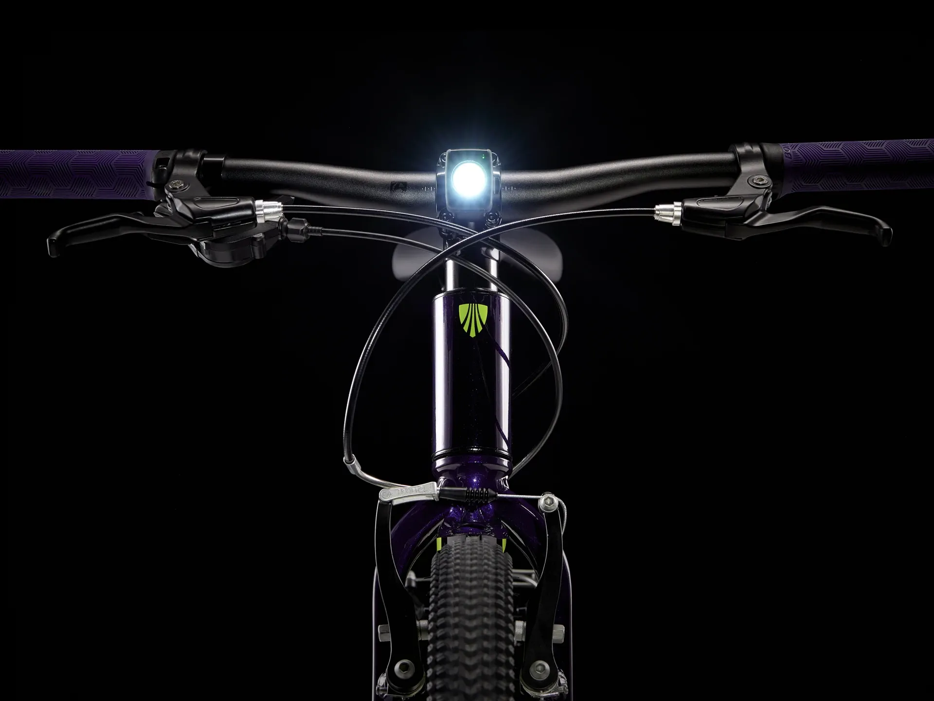 TREK Wahoo 26 Kids Hybrid Bike in Purple Abyss